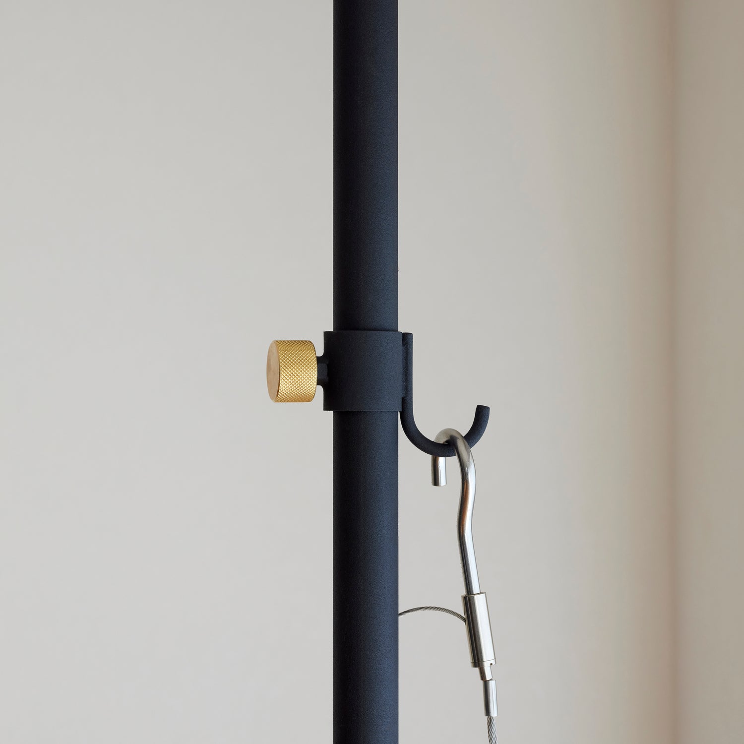 モリモリツリー SET Black 取付寸法200～275cm SET-BASE2-BK｜平安伸銅工業オンラインショップ