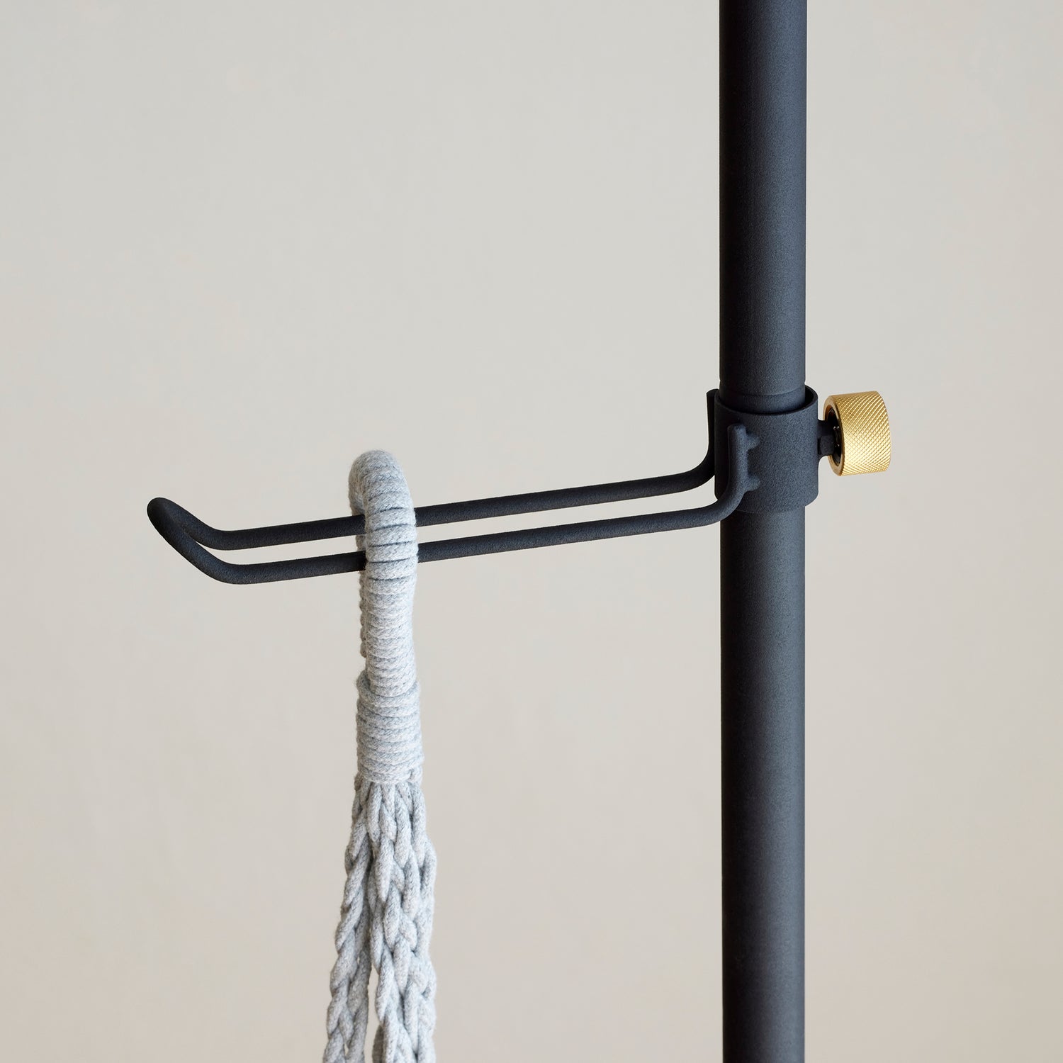 モリモリツリー SET Black 取付寸法200～275cm SET-BASE2-BK｜平安伸銅工業オンラインショップ